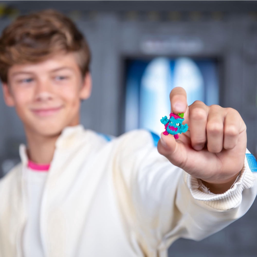 Toy MrBeast Lab Swarms Mega Lab, pacote com 12 personagens ...