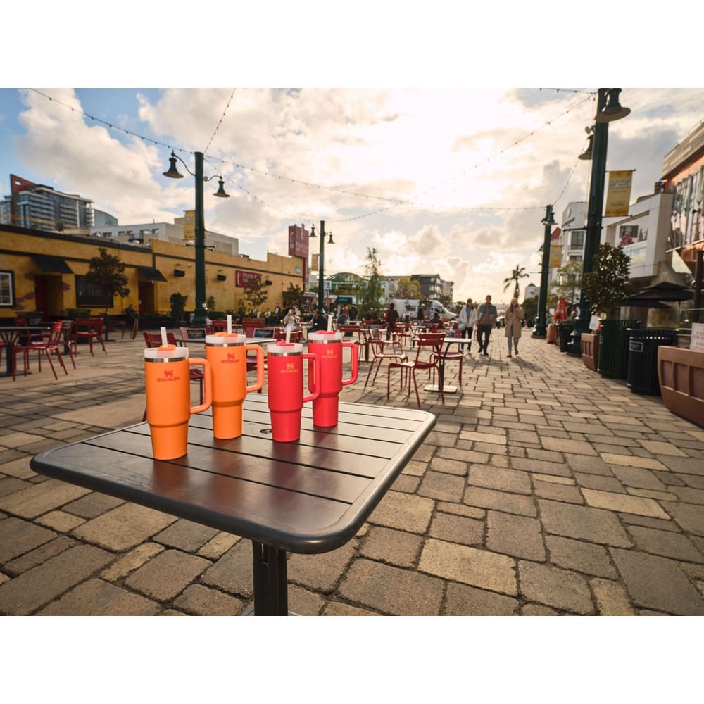 Copo Stanley Quencher H2.0 com alça e canudo 1.18L Goldenrod em ...