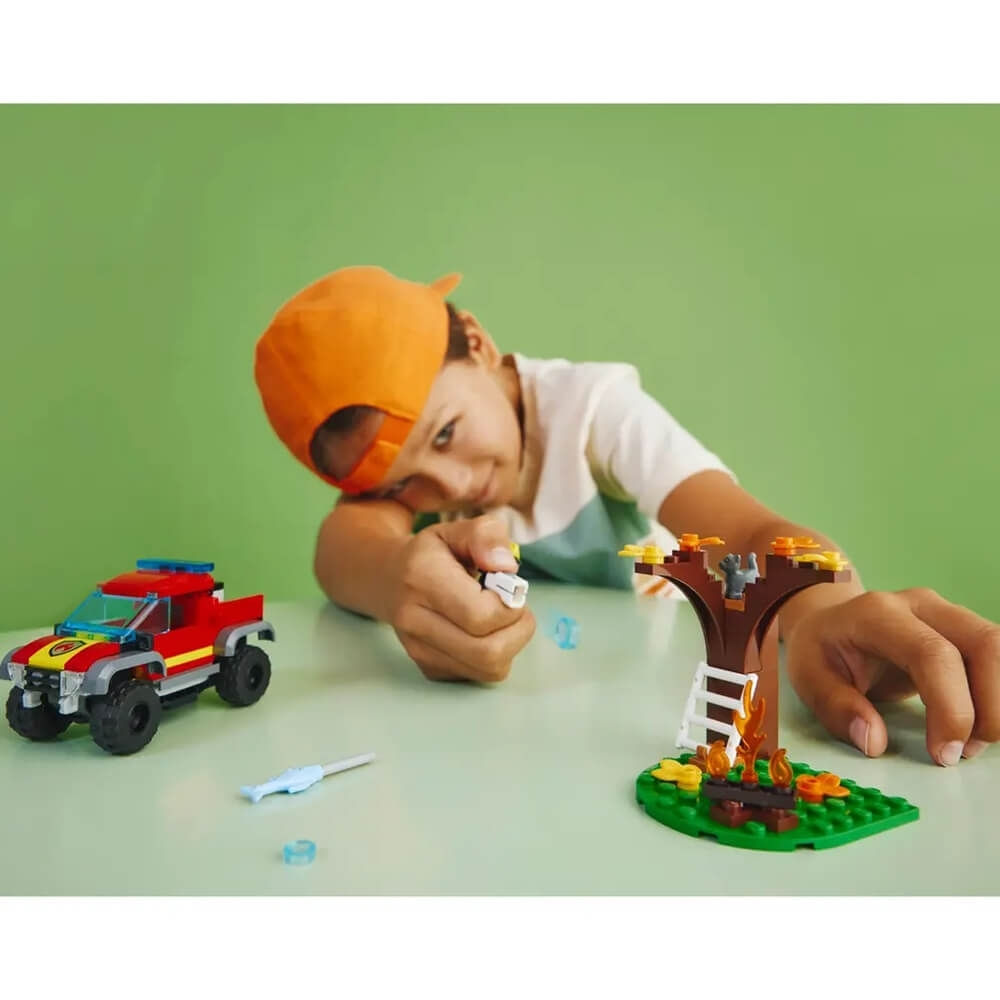 LEGO CITY 60393 RESGATE COM CAMINHAO DOS BOMBEIROS 4X4