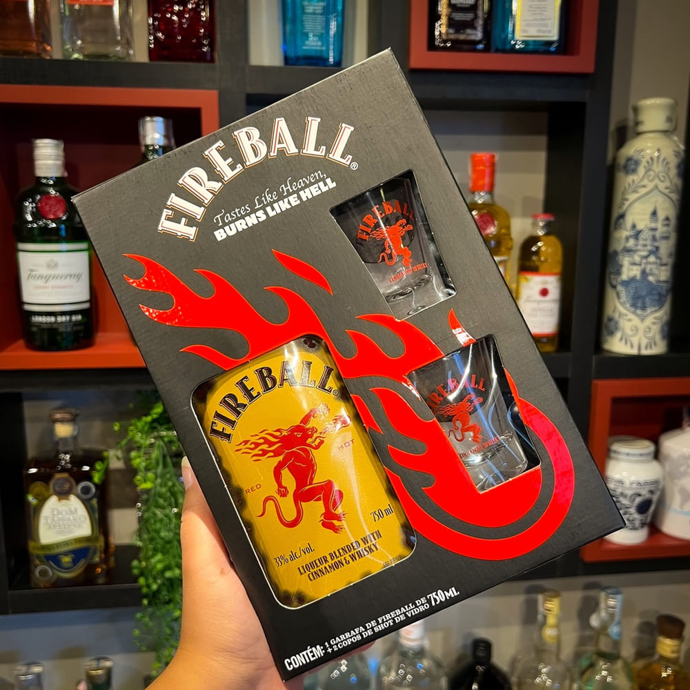 Kit Licor de Canela e Whisky Fireball 750ml + 2 Copos Shot em Promoção ...